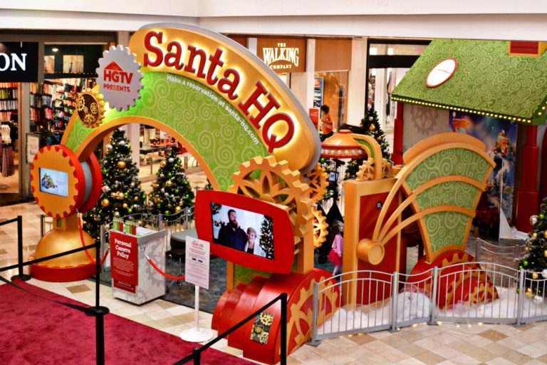 Santa Visit Experience at HGTV's Santa HQ Brie Brie Blooms